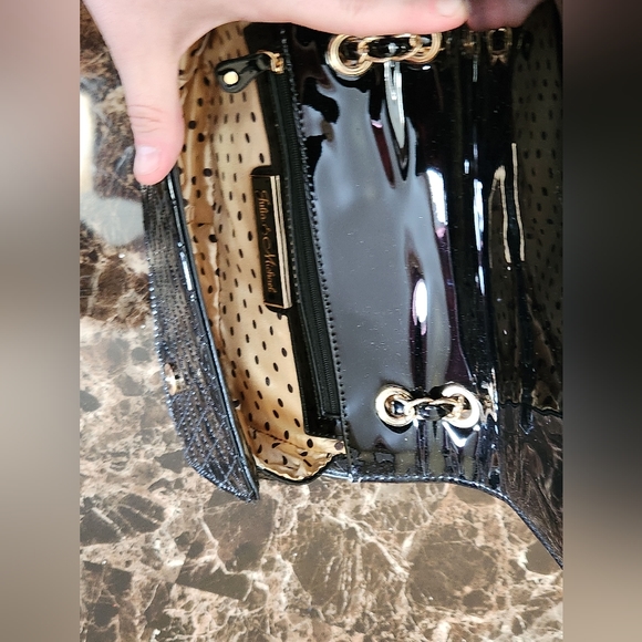 HandBag Express | Bags | Handbag Express Black And Gold Julia And ...